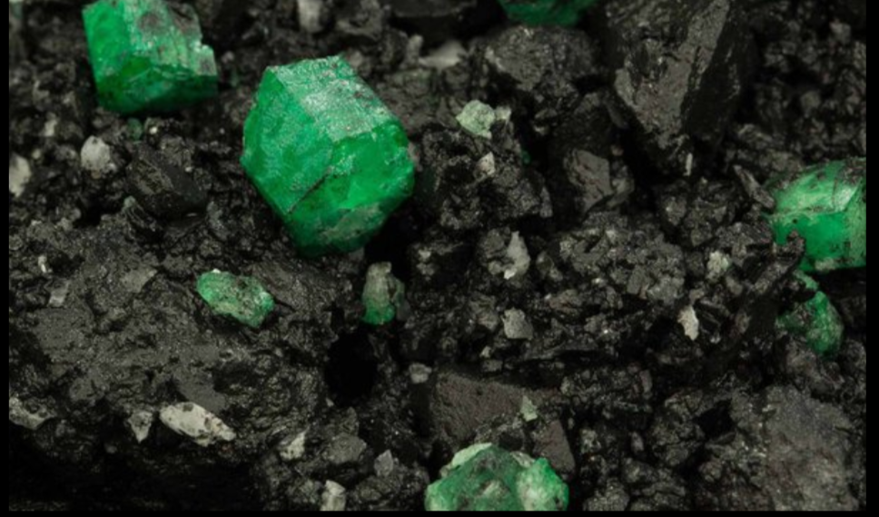 How Emeralds are Mined and Extracted: Complete Journey - INSCMagazine
