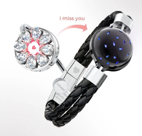 How Smart Bracelets With Love Help You Stay Connected In Long-Distance ...